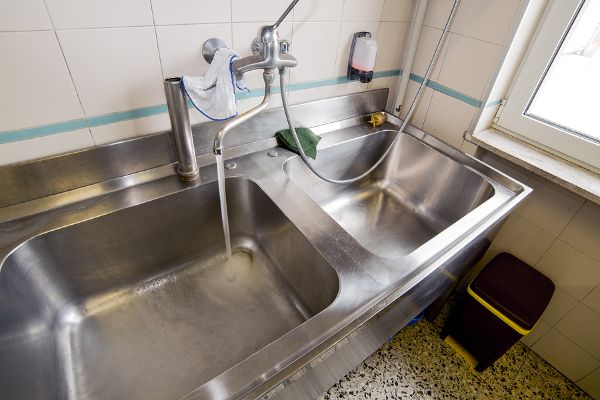 10 Signs Your Commercial Sink Is Backed Up San Jose | AquaTek Plumbing